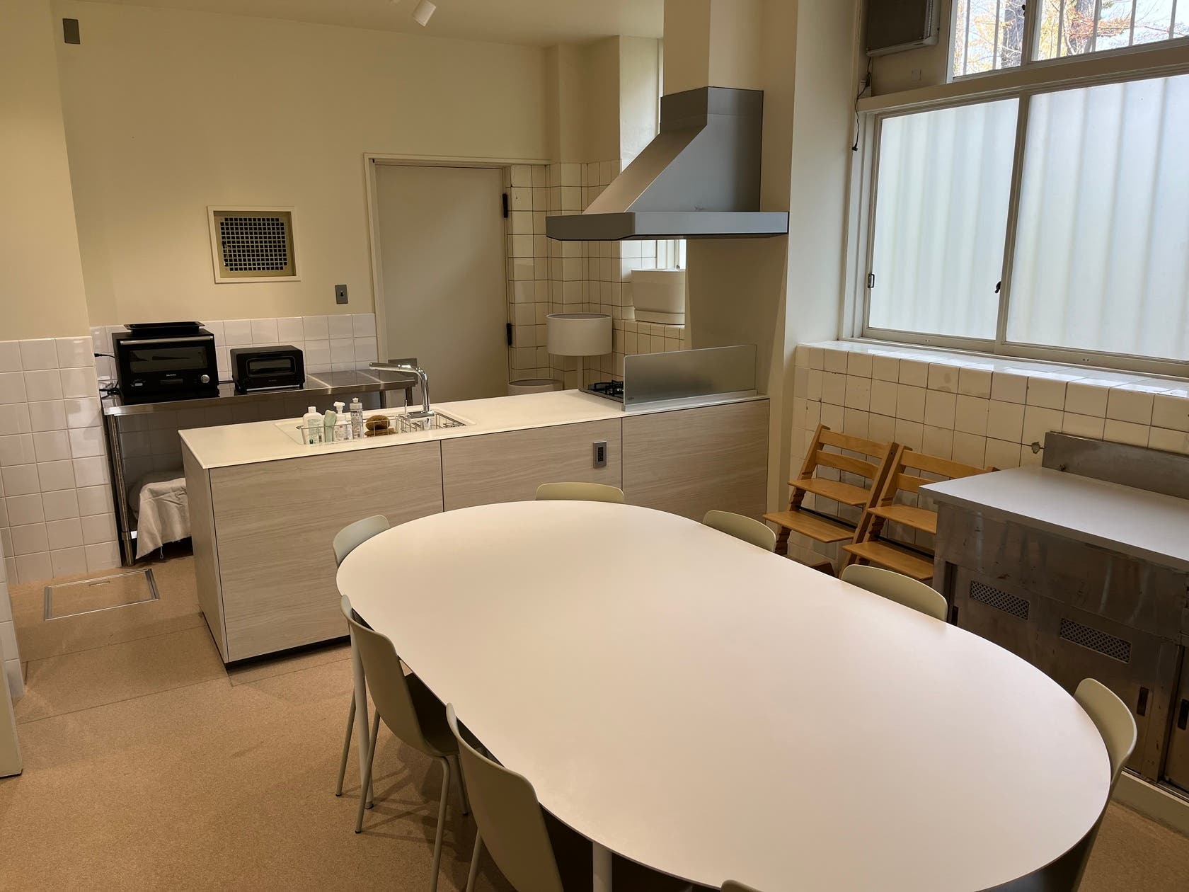 歴史的建造物をリノベしたキッチン付スペース｜ワークショップやお教室、パーティーにの写真1