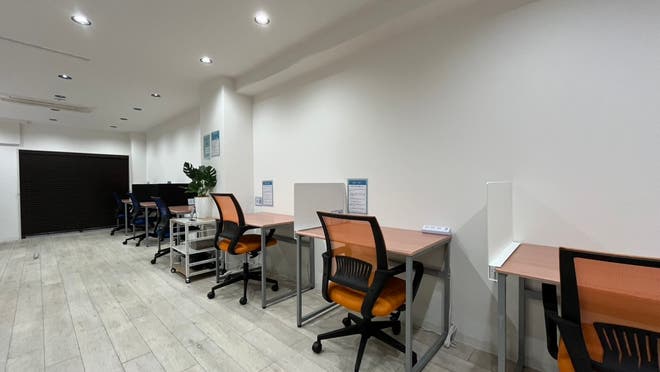 明大前駅徒歩1分、24時間利用可能なコワーキングスペース SaCuLa明大前コワーキングスペースの写真1