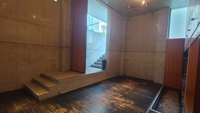 代々木公園から徒歩9分。コンクリートの箱型スペースの写真4