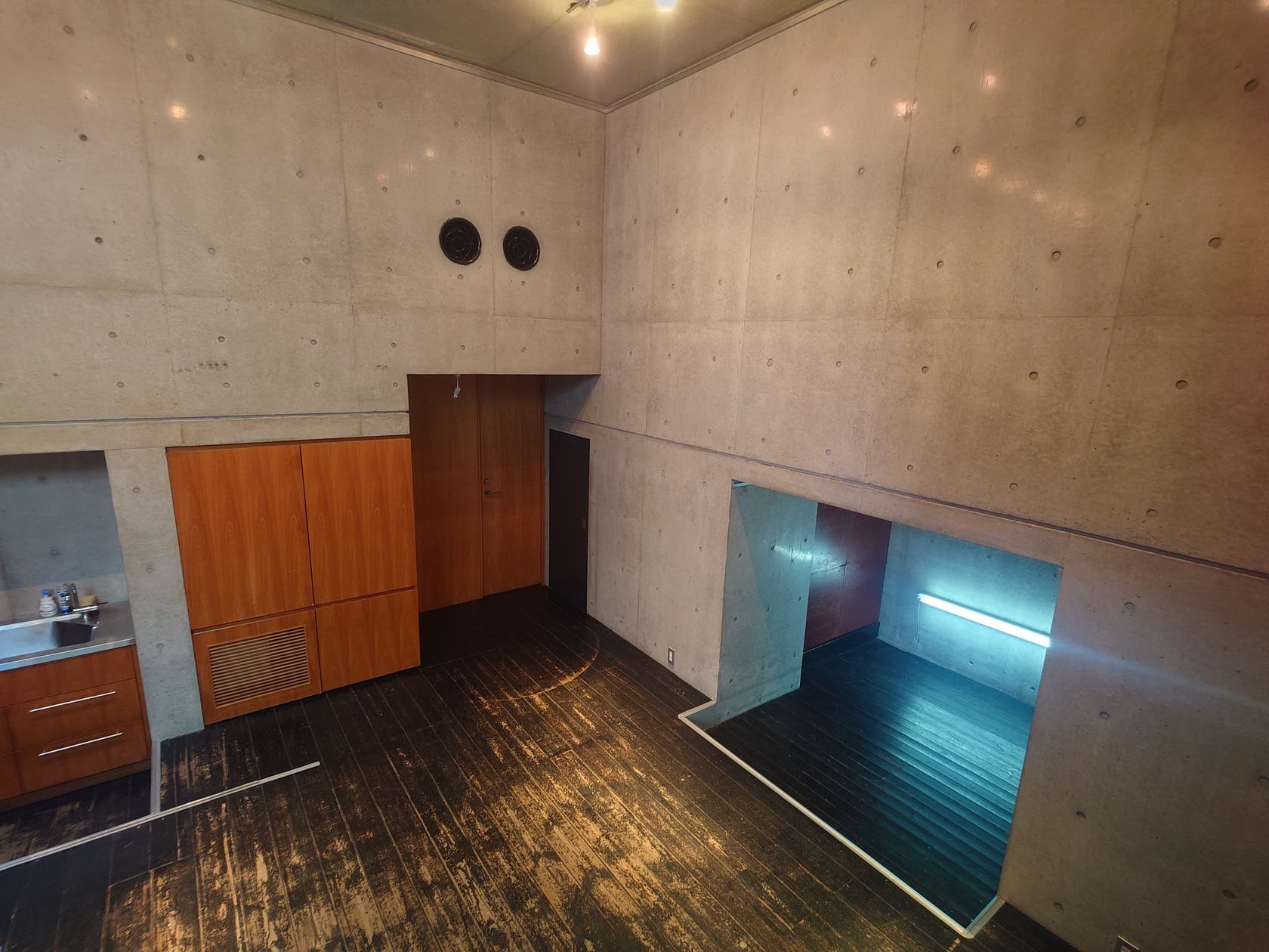 代々木公園から徒歩9分。コンクリートの箱型スペースの写真5