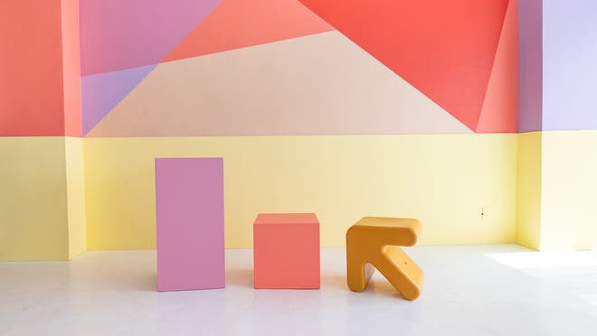 🆕OPEN15%OFF📣自然光×パステル幾何学×黒壁×人が入れるカラフルブース|飯田橋駅1分|撮影用ベッド|MV・コスプレの写真5