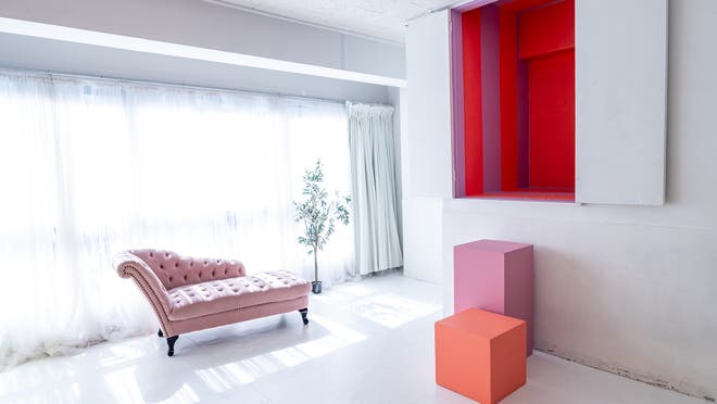 🆕OPEN15%OFF📣自然光×パステル幾何学×黒壁×人が入れるカラフルブース|飯田橋駅1分|撮影用ベッド|MV・コスプレの写真9