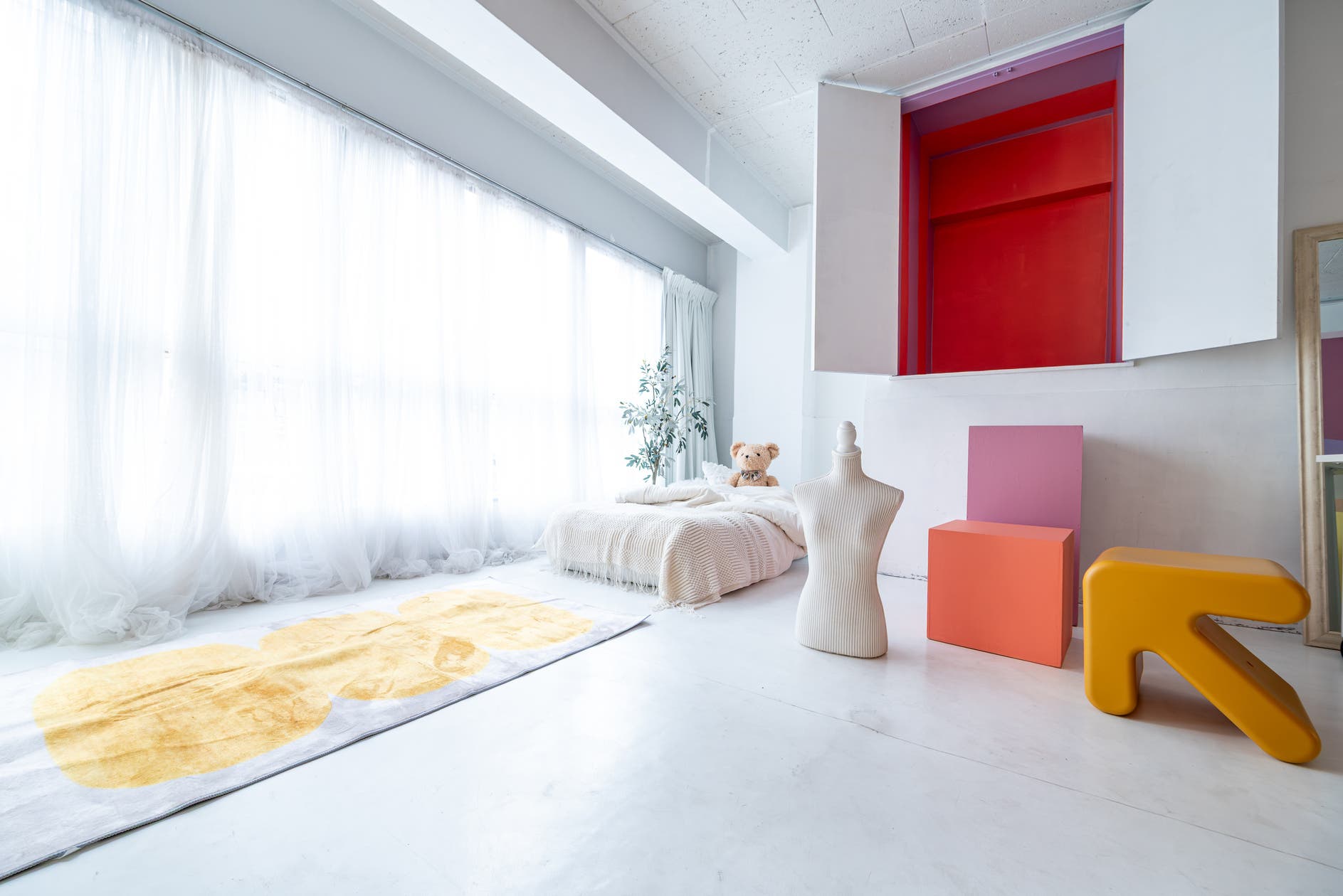 🆕OPEN15%OFF📣自然光×パステル幾何学×黒壁×人が入れるカラフルブース｜飯田橋駅1分｜撮影用ベッド｜MV・コスプレの写真10