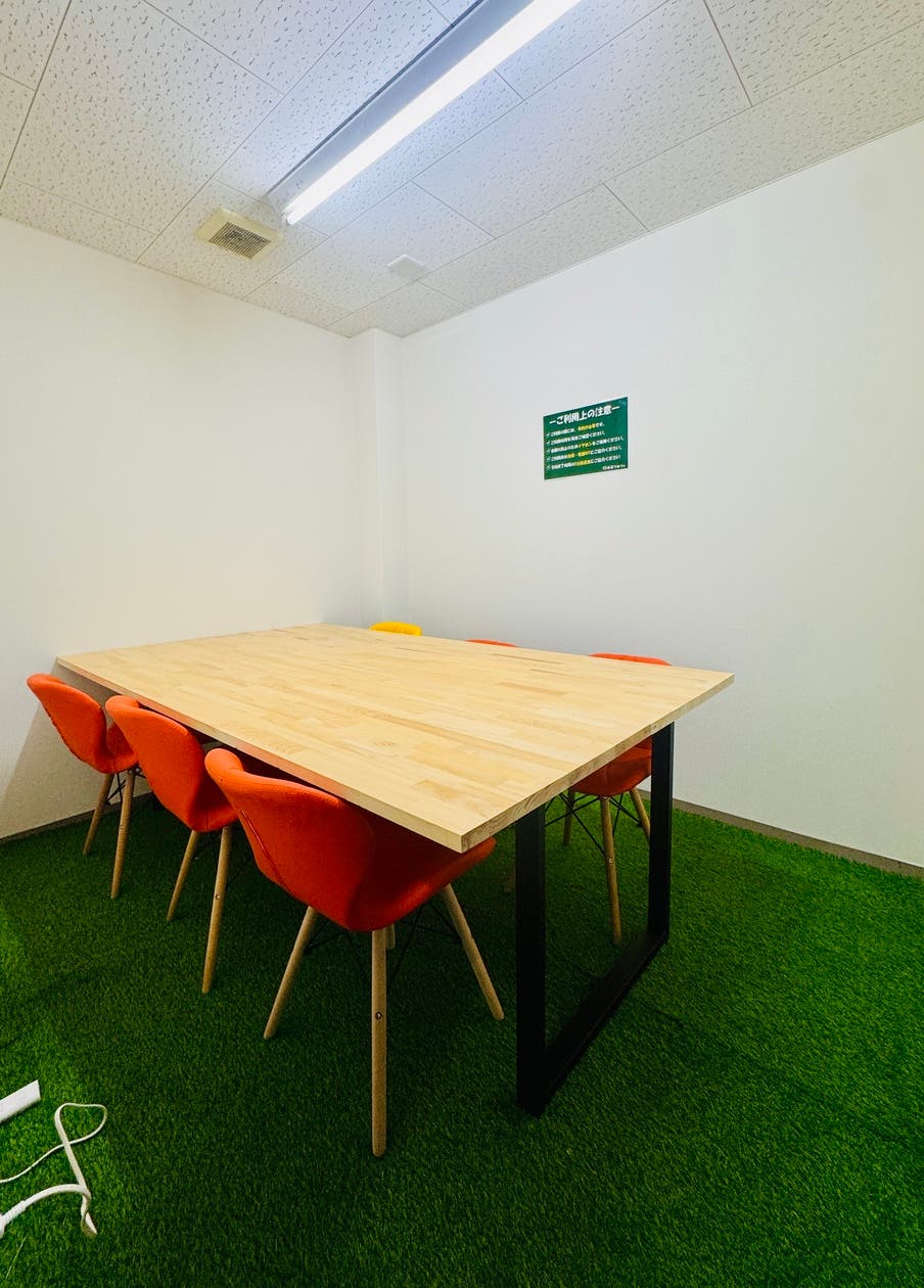 鶴舞線🚇原駅徒歩1分！カフェ内6人個室/グループ勉強・会議・講義に最適/🍱飲食持込OK/ホワイトボード・Wi-Fi・電源完備の写真3
