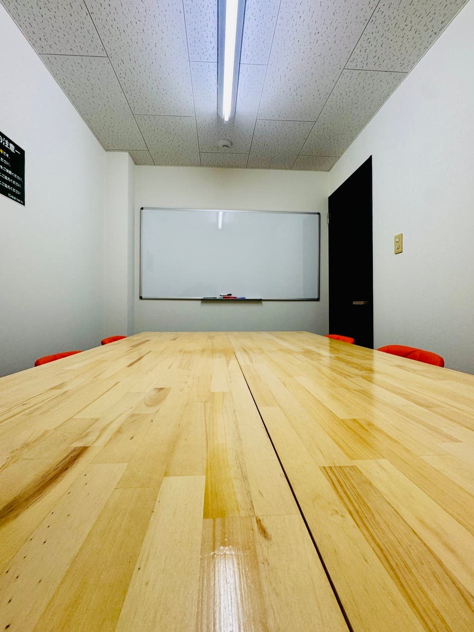 鶴舞線🚇原駅徒歩1分！カフェ内6人個室/グループ勉強・会議・講義に最適/🍱飲食持込OK/ホワイトボード・Wi-Fi・電源完備の写真4