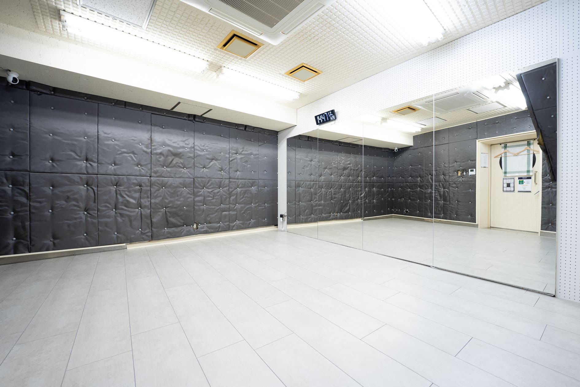 ＼NEW OPEN オープン価格／徒歩1分で地下へ。ダンス練習・撮影・鑑賞・楽器演奏の写真17