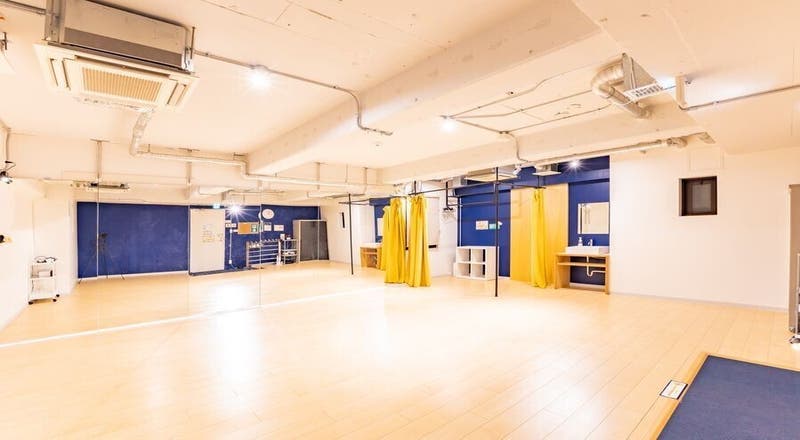 【🌟三角公園目の前🌟】ダンスもできるレンタルスタジオ｜24時間利用可能⏰幅5.4ｍ高さ2ｍの大型鏡