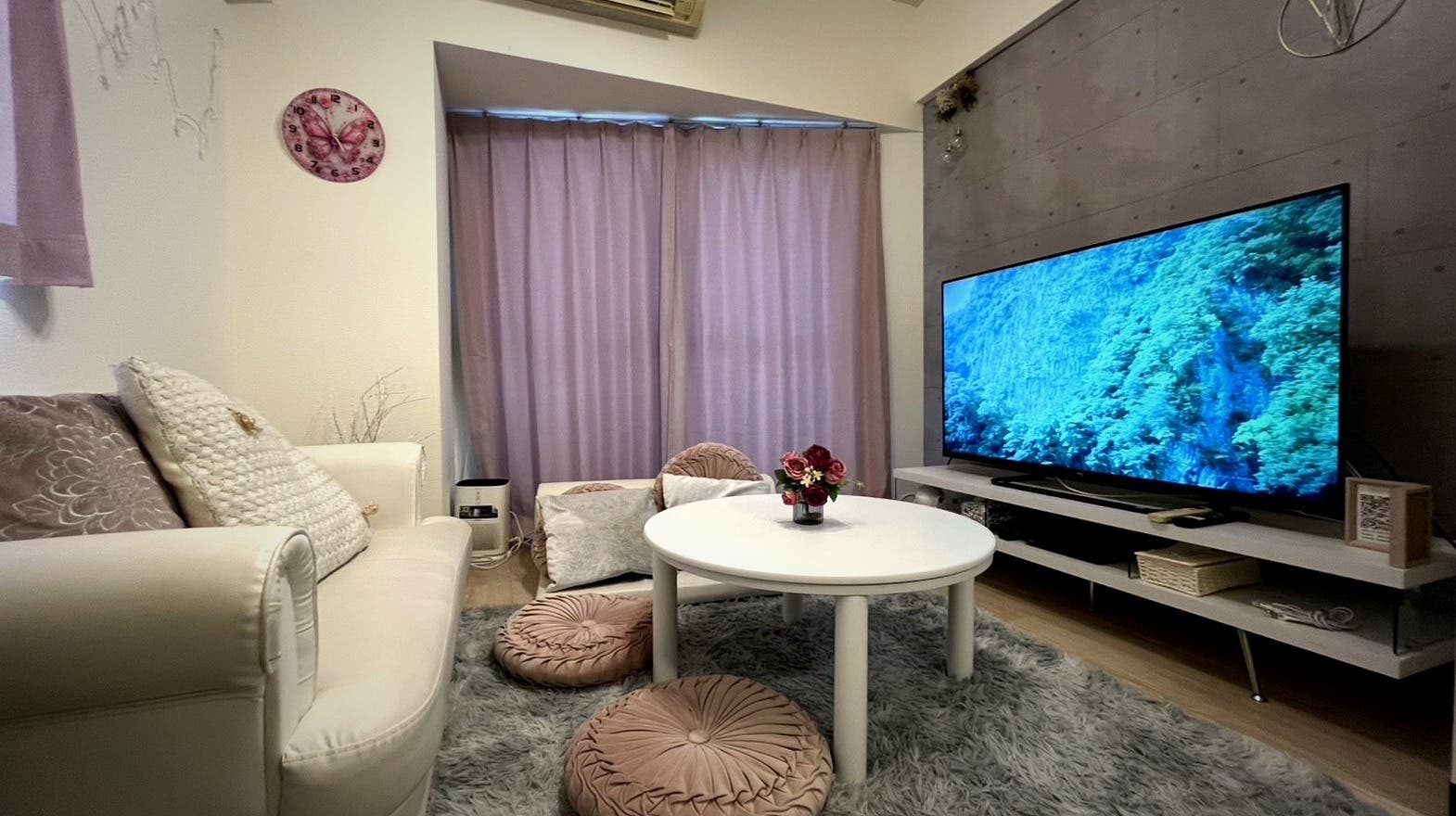 💕ピンク×ラベンダーのおしゃれ空間💕名古屋駅7分🚶‍♀️最大6名🙆‍♀️55㌅大型TV女子会・推し活◎の写真1