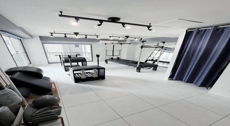 【目黒駅7分×マシンピラティスレンタルスタジオ/30㎡で広々】駅近 備品充実 白基調 清潔感のあるプライベートスタジオ