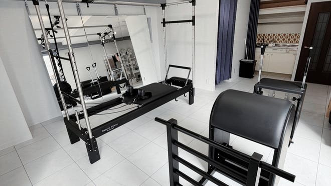 【目黒駅7分×マシンピラティスレンタルスタジオ/30㎡で広々】駅近 備品充実 白基調 清潔感のあるプライベートスタジオの写真3