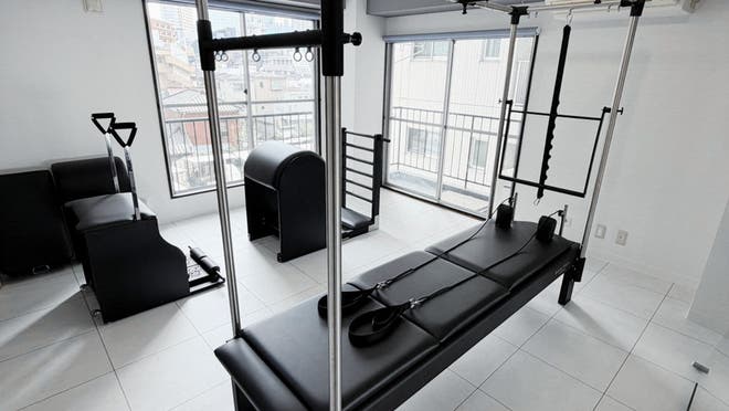 【目黒駅7分×マシンピラティスレンタルスタジオ/30㎡で広々】駅近 備品充実 白基調 清潔感のあるプライベートスタジオの写真4