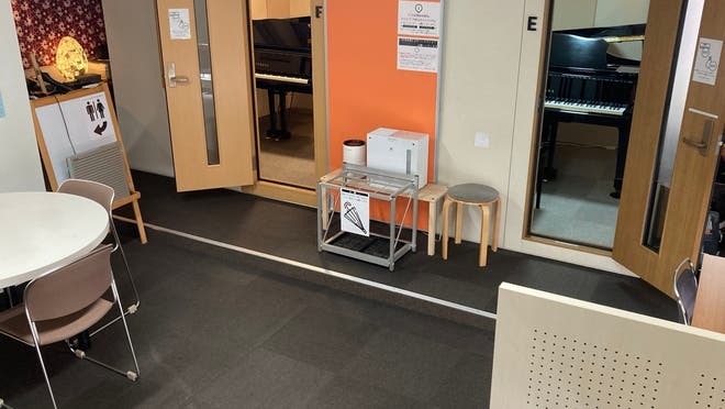 Fスタジオ【JR渋谷駅徒歩5分】グランドピアノの練習、ピアノ&ボーカルの練習が出来るスペースの写真3