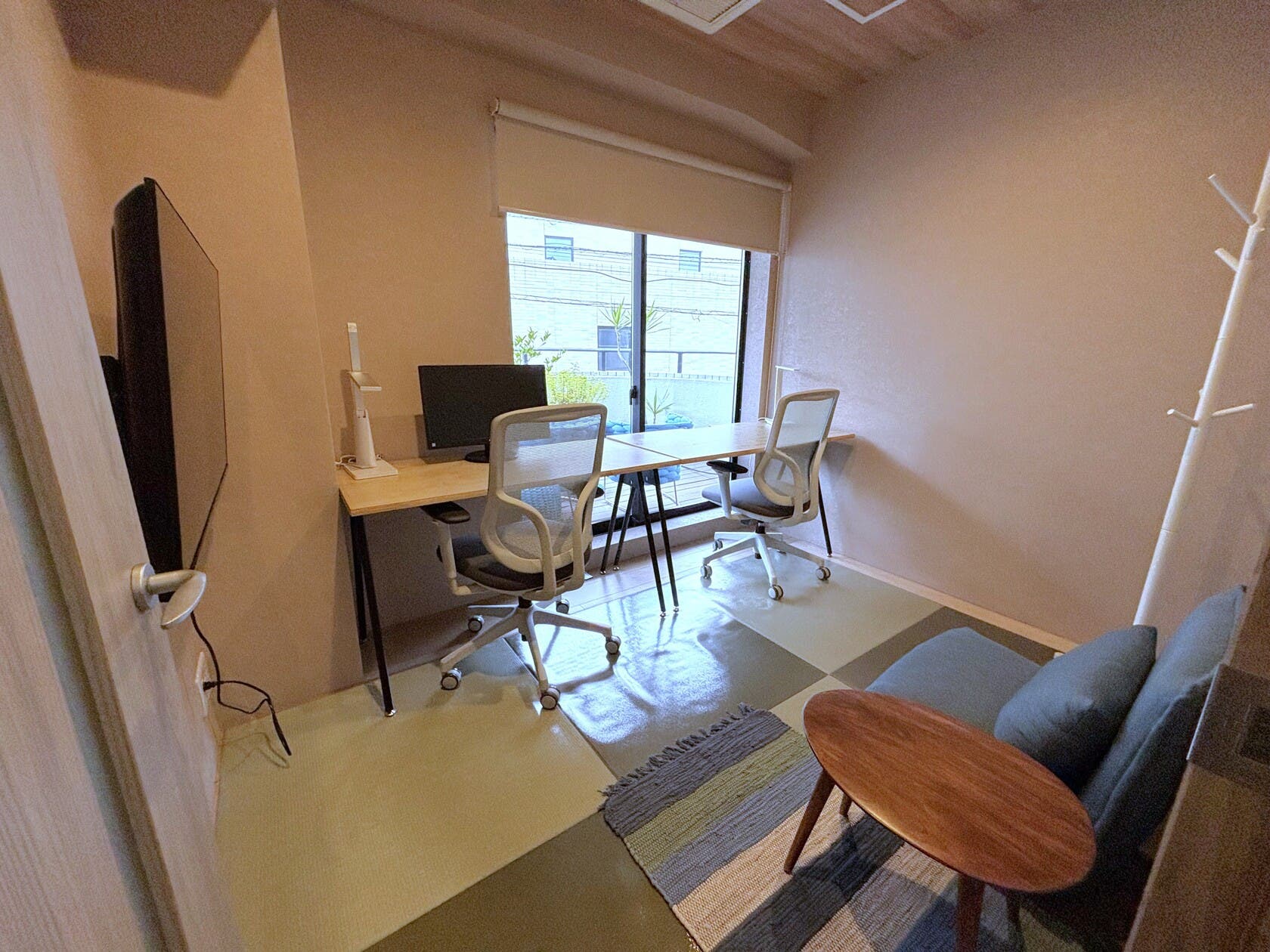 西大井駅徒歩7分/24時間利用可　２名用個室　仕事/会議/勉強　モダンな雰囲気の和室でゆっくり/TV、バルコニーテラス、ソファ　の写真2