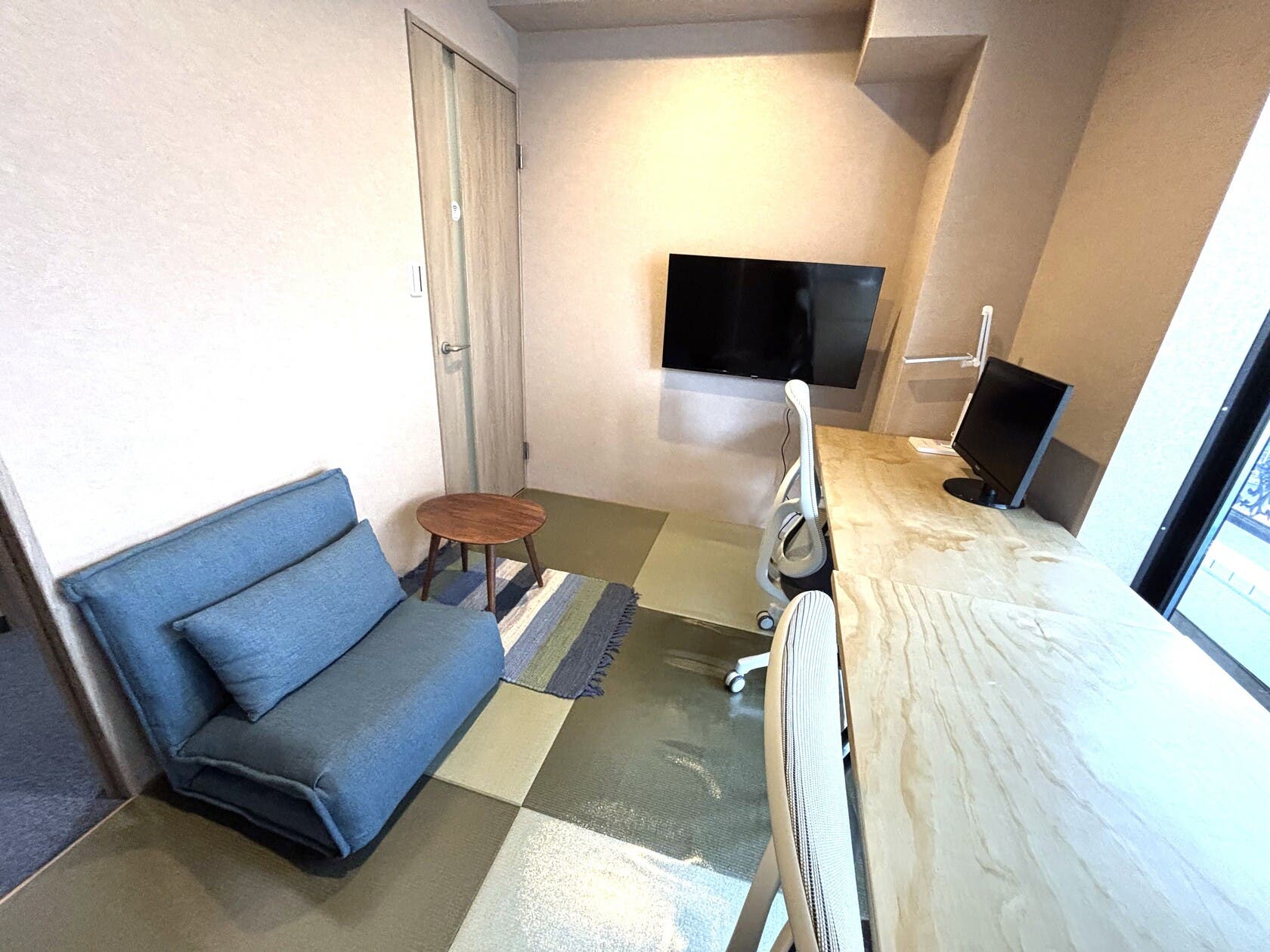 西大井駅徒歩7分/24時間利用可　２名用個室　仕事/会議/勉強　モダンな雰囲気の和室でゆっくり/TV、バルコニーテラス、ソファ　の写真3