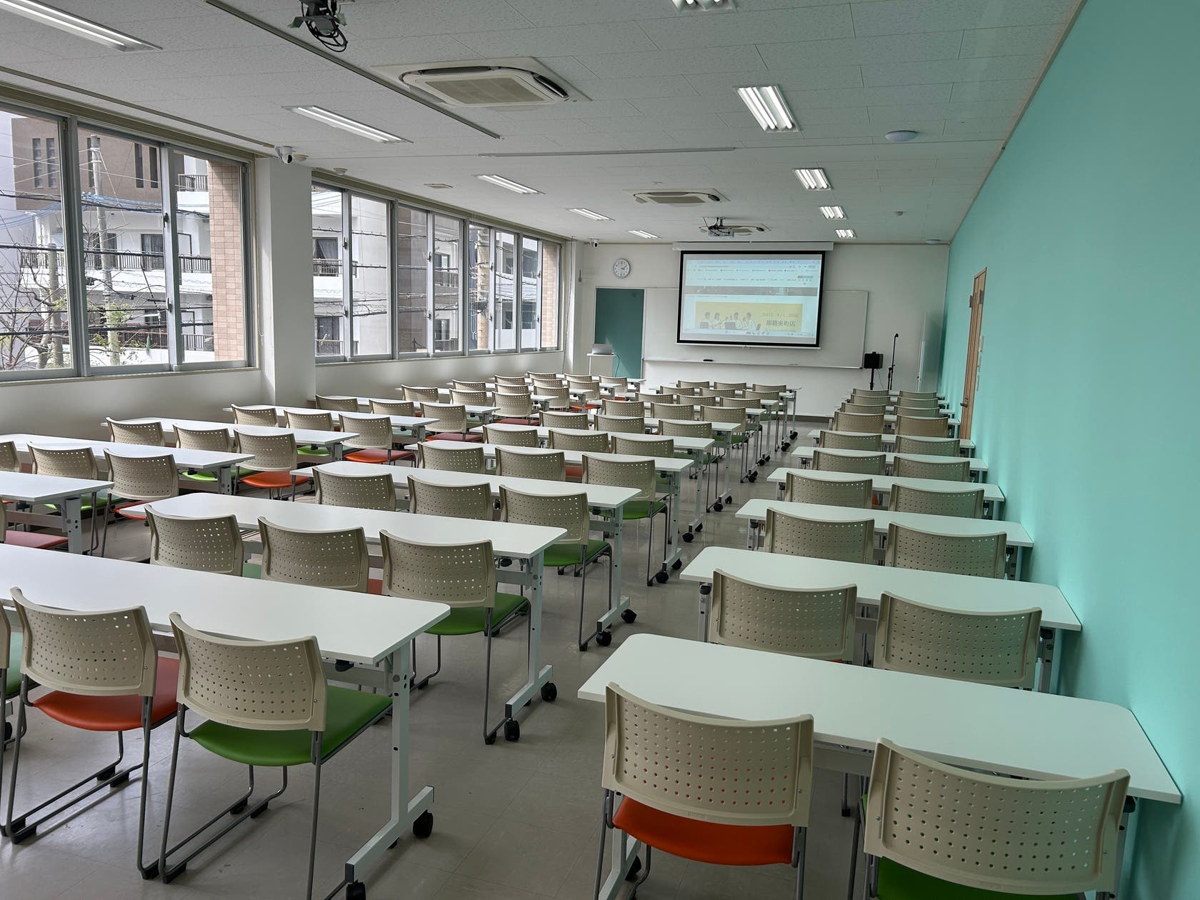 【旭橋駅徒歩5分】定員80＋α！プロジェクター含む備品・高速Wi-Fi無料！東町201会議室の写真2