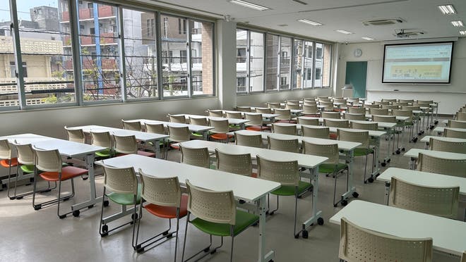 【旭橋駅徒歩5分】定員80+α!プロジェクター含む備品・高速Wi-Fi無料!東町201会議室の写真3