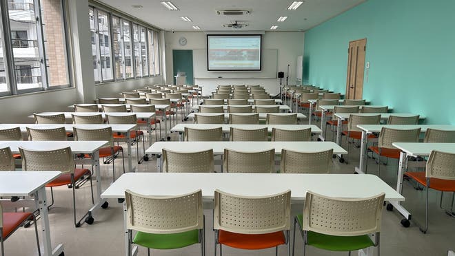 【旭橋駅徒歩5分】定員80+α!プロジェクター含む備品・高速Wi-Fi無料!東町201会議室の写真1