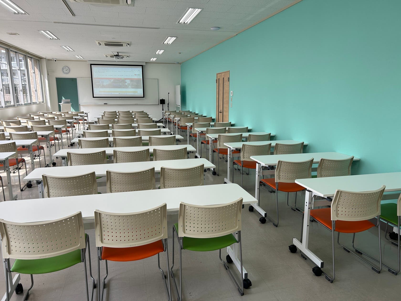 【旭橋駅徒歩5分】定員80＋α！プロジェクター含む備品・高速Wi-Fi無料！東町201会議室の写真4