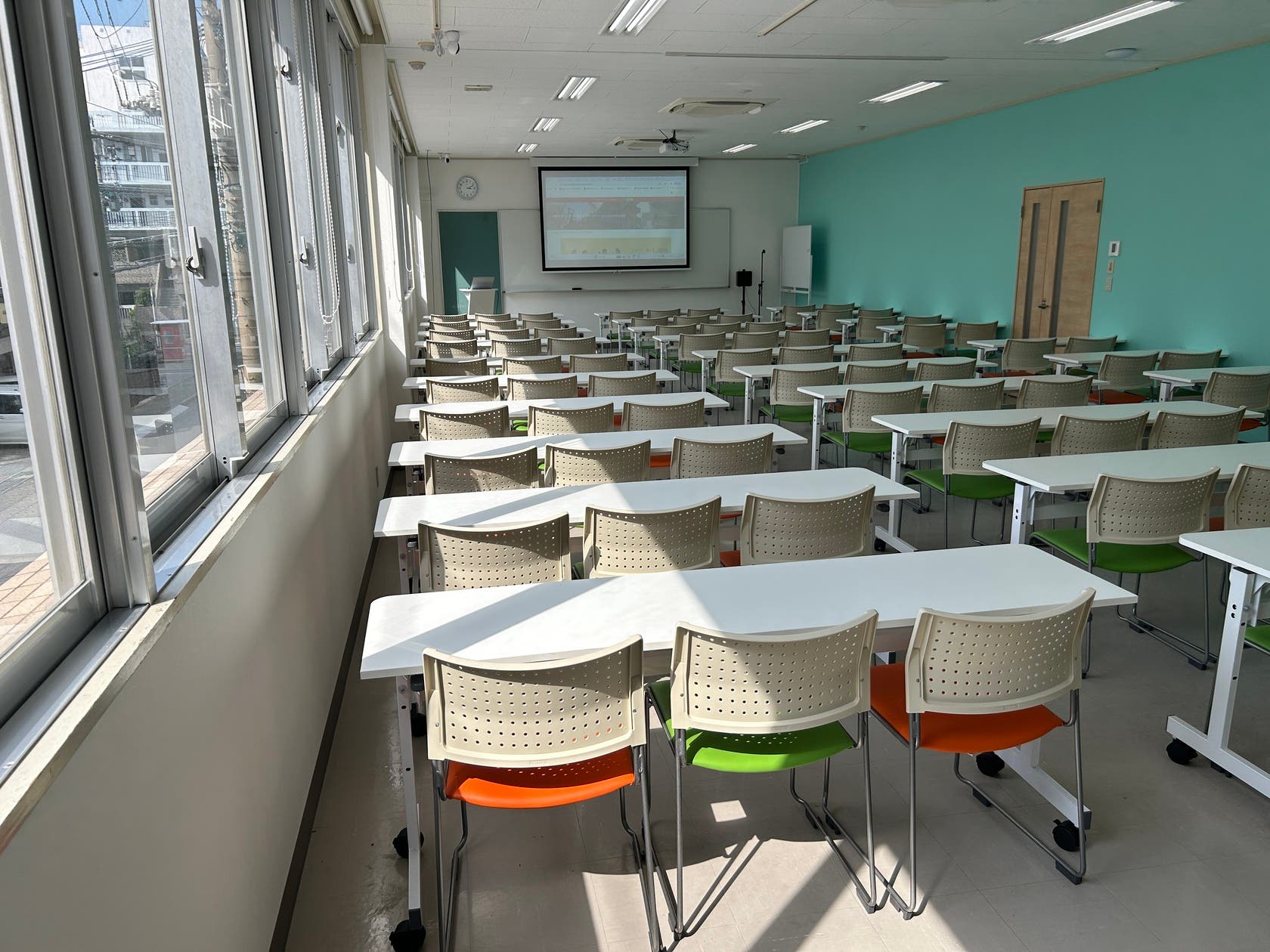 【旭橋駅徒歩5分】定員80＋α！プロジェクター含む備品・高速Wi-Fi無料！東町201会議室の写真6