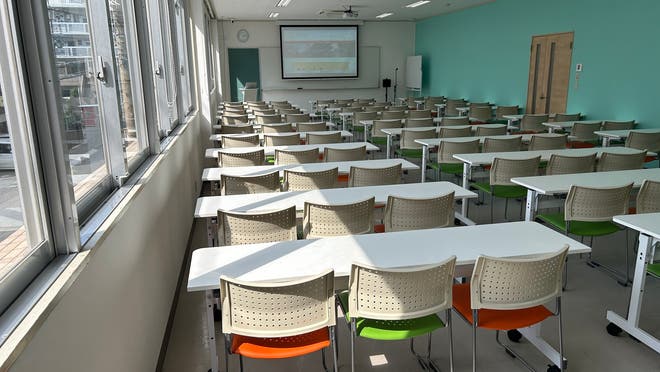 【旭橋駅徒歩5分】定員80+α!プロジェクター含む備品・高速Wi-Fi無料!東町201会議室の写真6