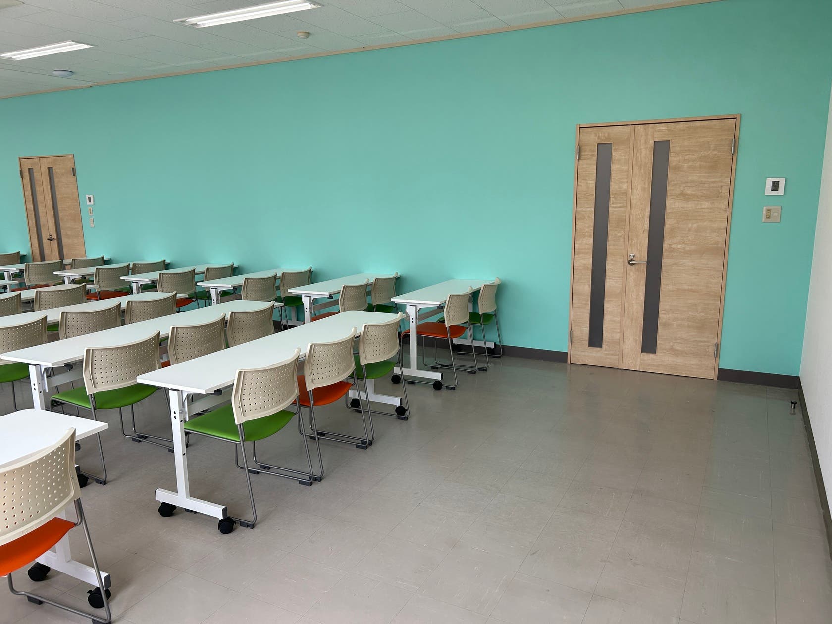 【旭橋駅徒歩5分】定員80＋α！プロジェクター含む備品・高速Wi-Fi無料！東町201会議室の写真8