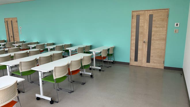 【旭橋駅徒歩5分】定員80+α!プロジェクター含む備品・高速Wi-Fi無料!東町201会議室の写真8