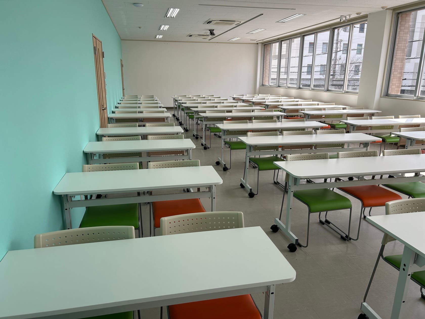 【旭橋駅徒歩5分】定員80＋α！プロジェクター含む備品・高速Wi-Fi無料！東町201会議室の写真11