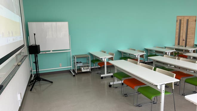 【旭橋駅徒歩5分】定員80+α!プロジェクター含む備品・高速Wi-Fi無料!東町201会議室の写真10