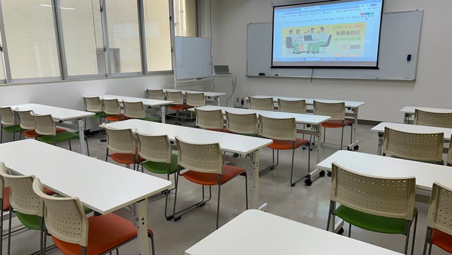 【旭橋駅徒歩5分】定員32+α!プロジェクター含む備品・高速Wi-Fi無料!東町202会議室の写真2