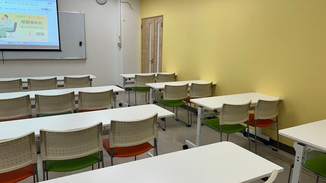 【旭橋駅徒歩5分】定員32+α!プロジェクター含む備品・高速Wi-Fi無料!東町202会議室の写真6