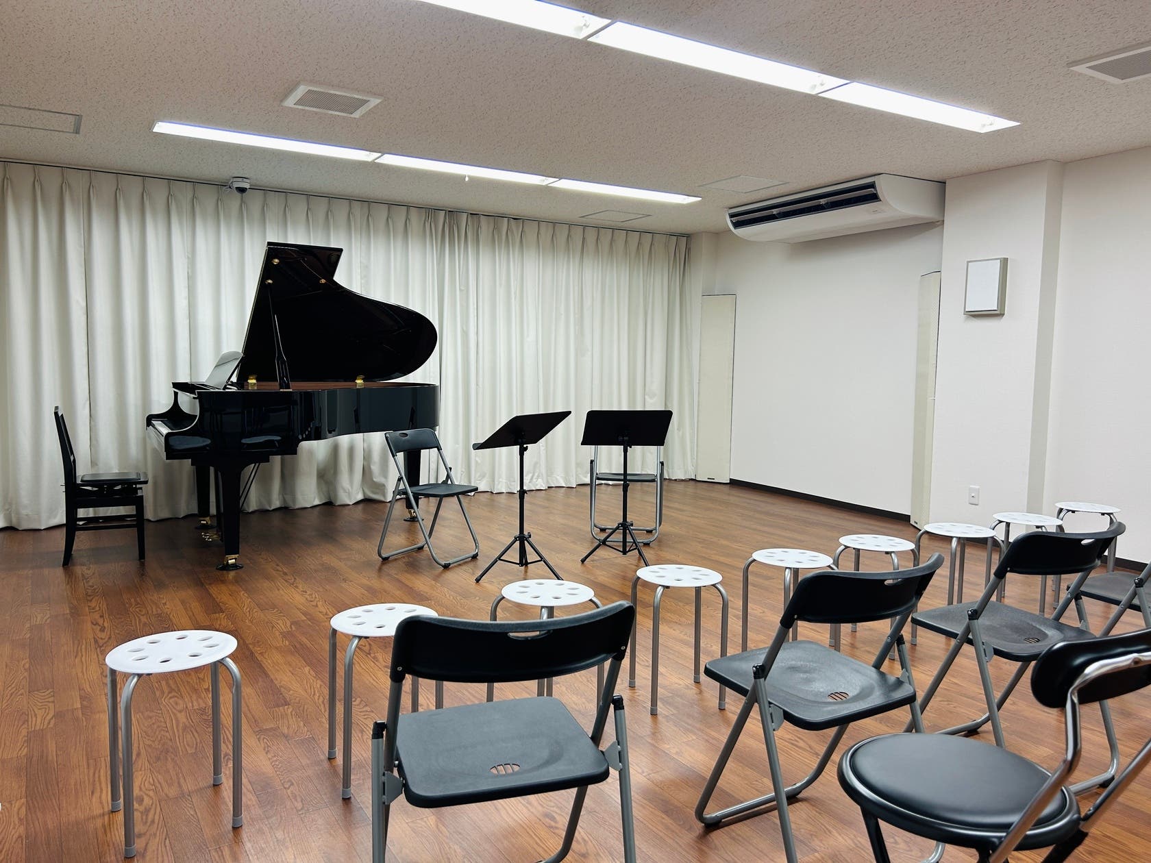 サロンコンサートや小さな発表会、ワークショップなどイベント等に最適♪ グランドピアノ・マリンバ常設！の写真2