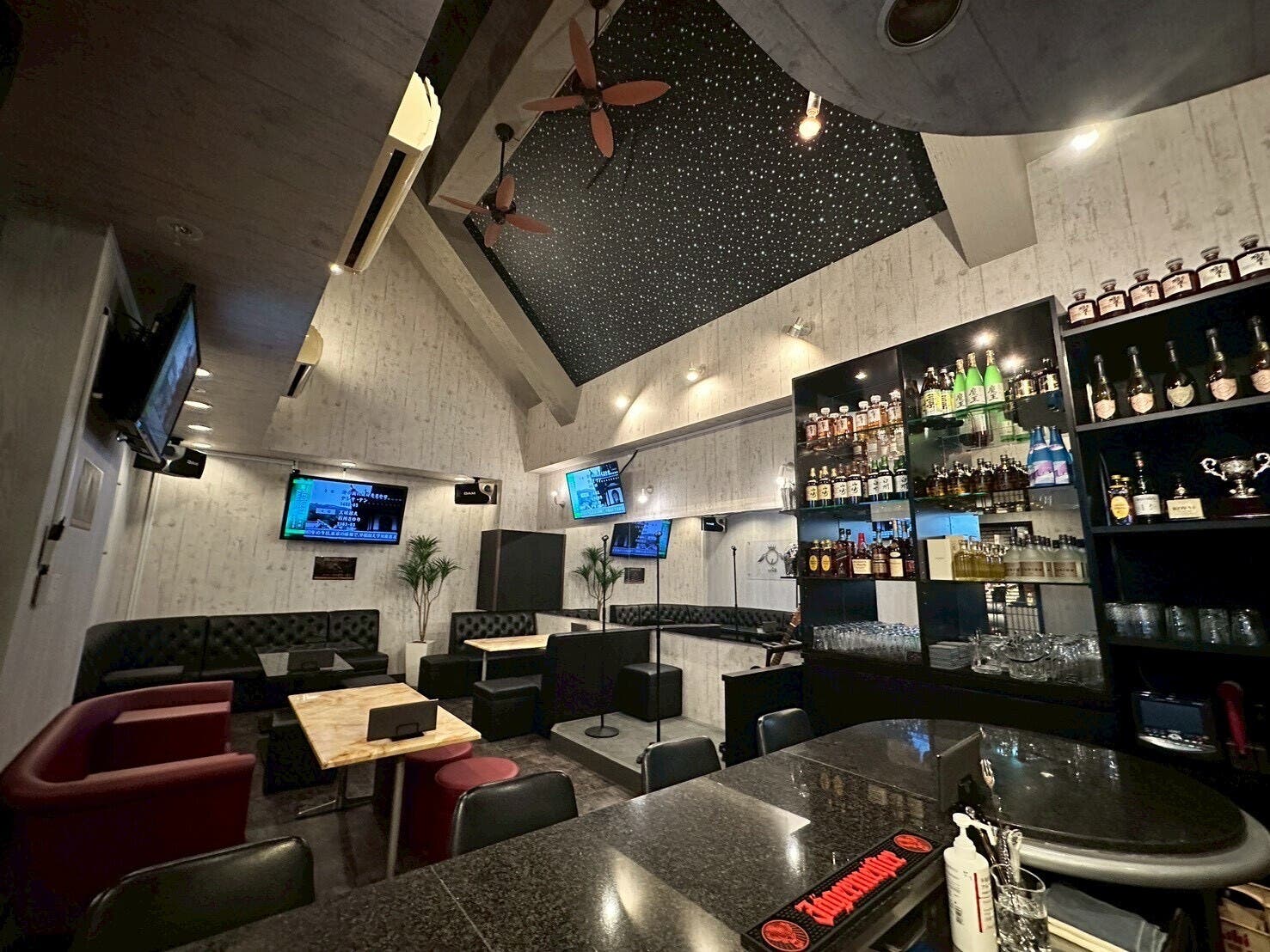 吹き抜け個室の最強のカラオケ音響　川西能勢口駅から徒歩3分　30人前後までご利用可能です♪の写真5