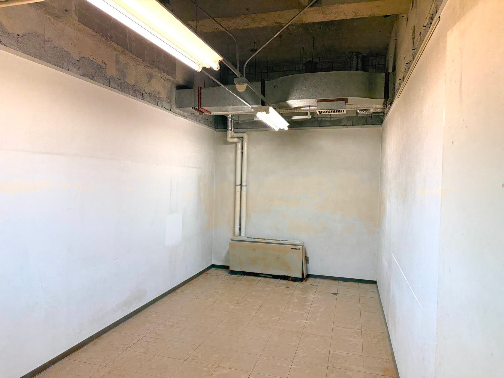 職員ロッカー室｜飯田橋駅徒歩2分学校跡地のレンタルスペース/音楽の練習、撮影、映画、ドラマ、作業場の写真1