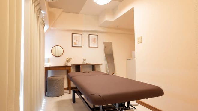 千葉駅、栄町駅、葭川公園駅、東千葉駅の4つの駅から徒歩10分以内のレンタルサロンの写真1