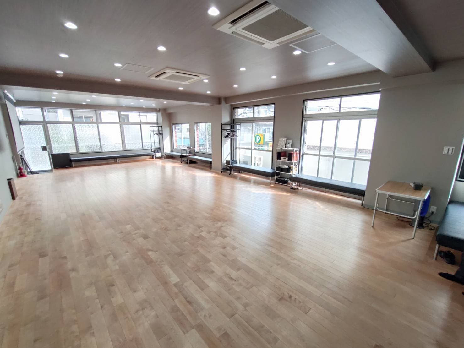 六甲駅1分🚅100㎡広々ダンススタジオ💃大型ミラー有｜最大20名｜更衣室有｜ヨガマット・ゴミ処理無料✨の写真3