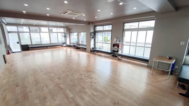 六甲駅1分🚅100㎡広々ダンススタジオ💃大型ミラー有|最大20名|更衣室有|ヨガマット・ゴミ処理無料✨の写真3