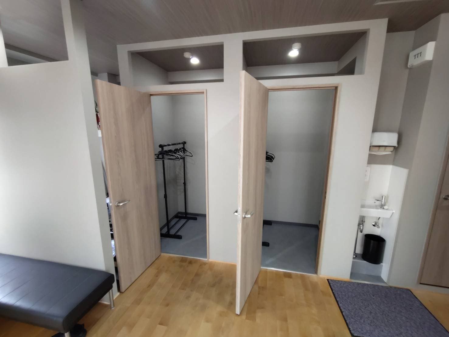 六甲駅1分🚅100㎡広々ダンススタジオ💃大型ミラー有｜最大20名｜更衣室有｜ヨガマット・ゴミ処理無料✨の写真12