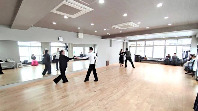 六甲駅1分🚅100㎡広々ダンススタジオ💃大型ミラー有|最大20名|更衣室有|ヨガマット・ゴミ処理無料✨の写真5