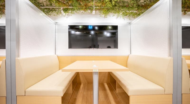【新橋駅徒歩1分｜3Gブース】最大6名／高速Wi-Fi／55型モニター／会議・商談・面接・打ち合わせ・作業等