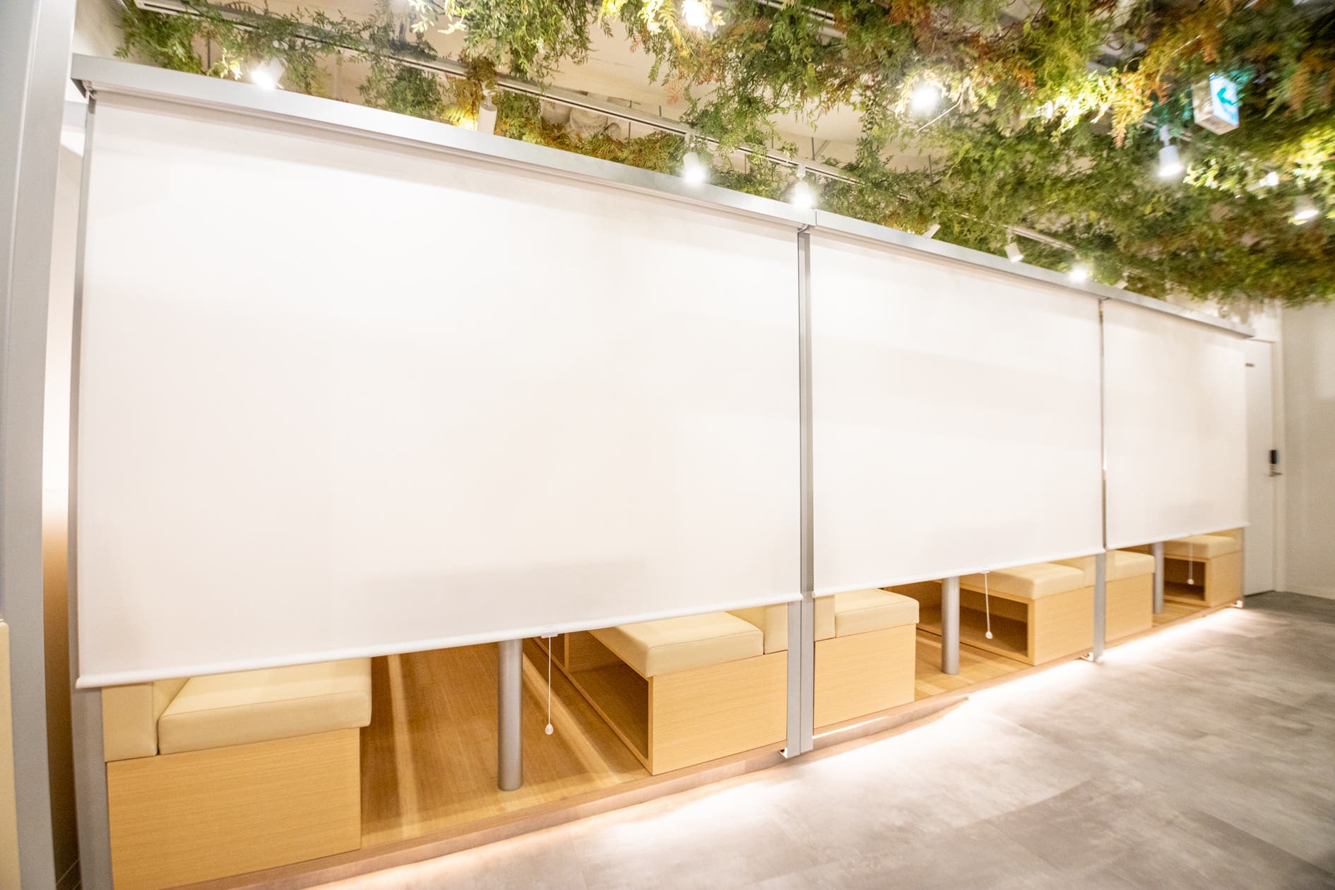 【新橋駅徒歩1分｜24時間営業｜3Gブース】最大6名／高速Wi-Fi・55型モニター／会議・商談・面接・打ち合わせ・作業等の写真4