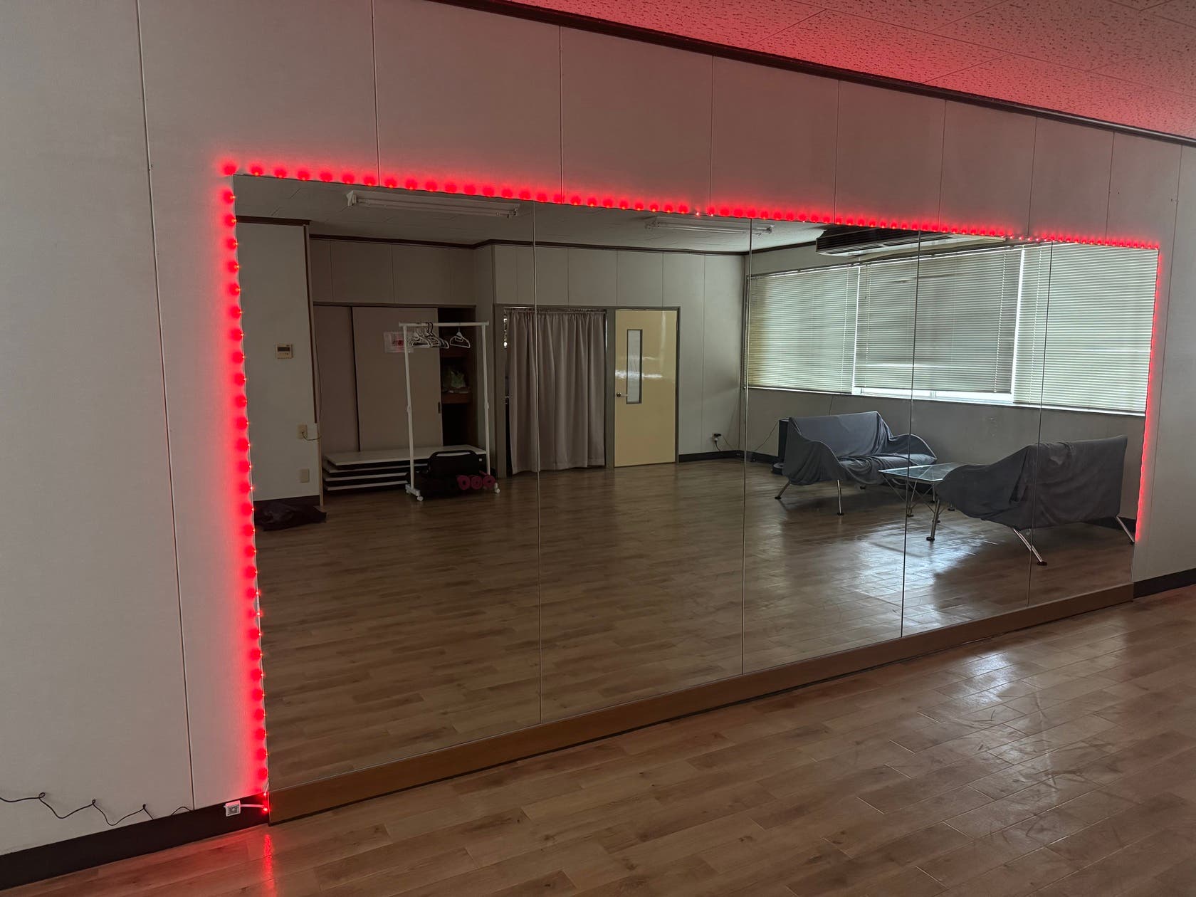 【高松駅・あなぶきアリーナ徒歩圏内】大型鏡完備の55㎡スタジオ。ダンス・動画撮影・セミナー・会議にの写真10