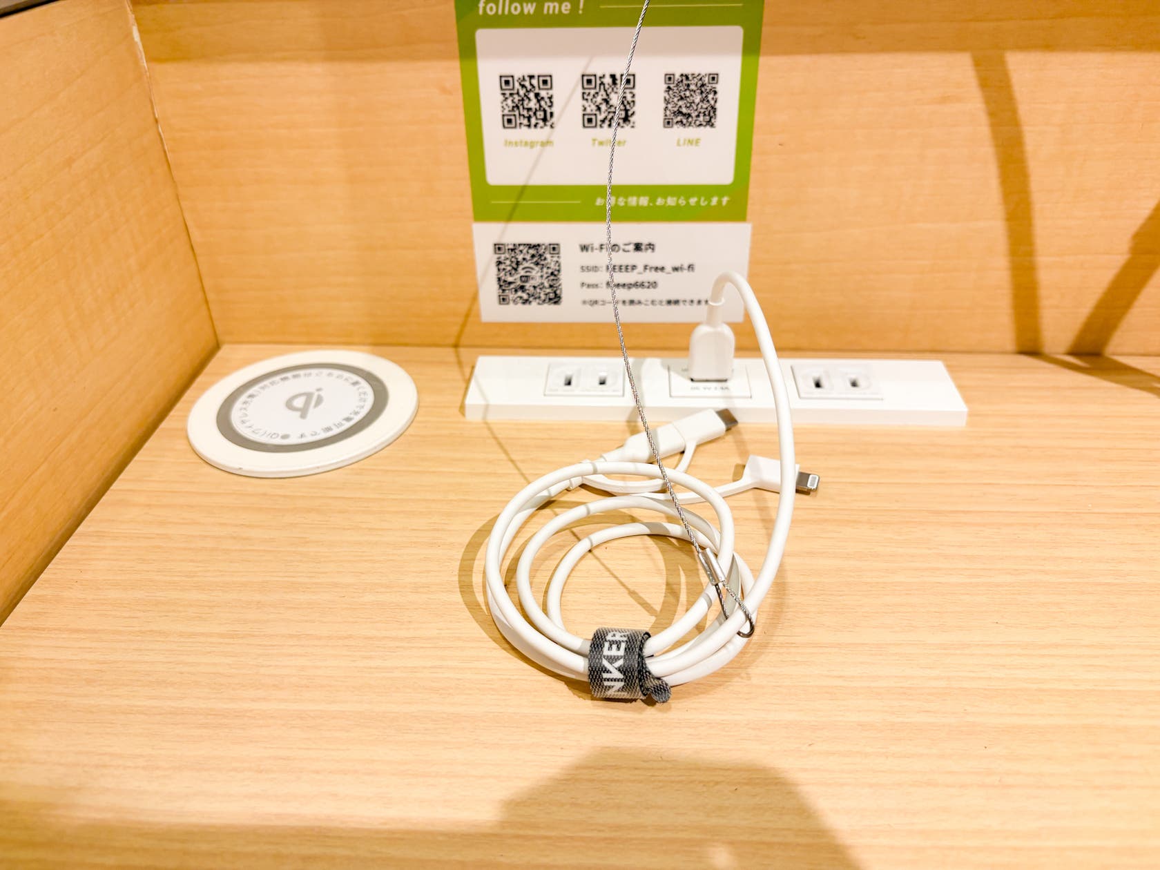 【新橋駅徒歩1分｜24時間営業｜1Sブース】高速Wi-Fi／31.5型モニター／充電／web商談・面接・MTG・テレワーク等の写真7