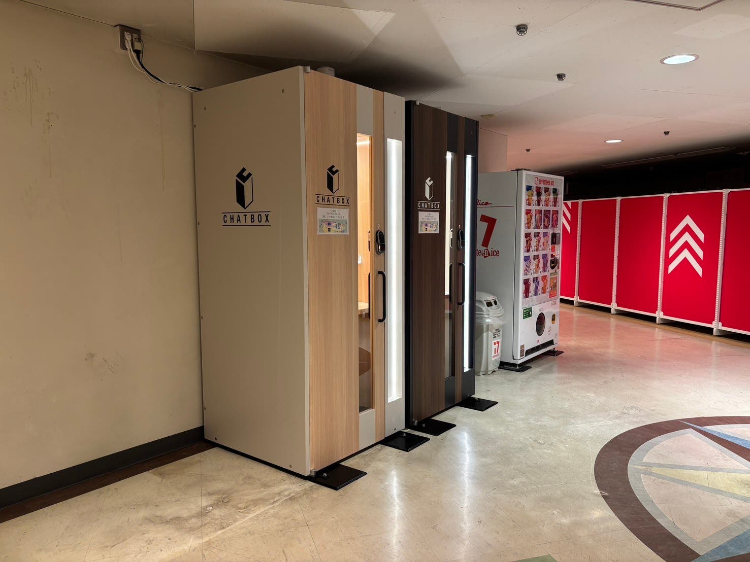 【CHATBOX NITTOH MALL】4階 No.3　Web会議・通話に最適/無料Wifi/電源ありの写真4