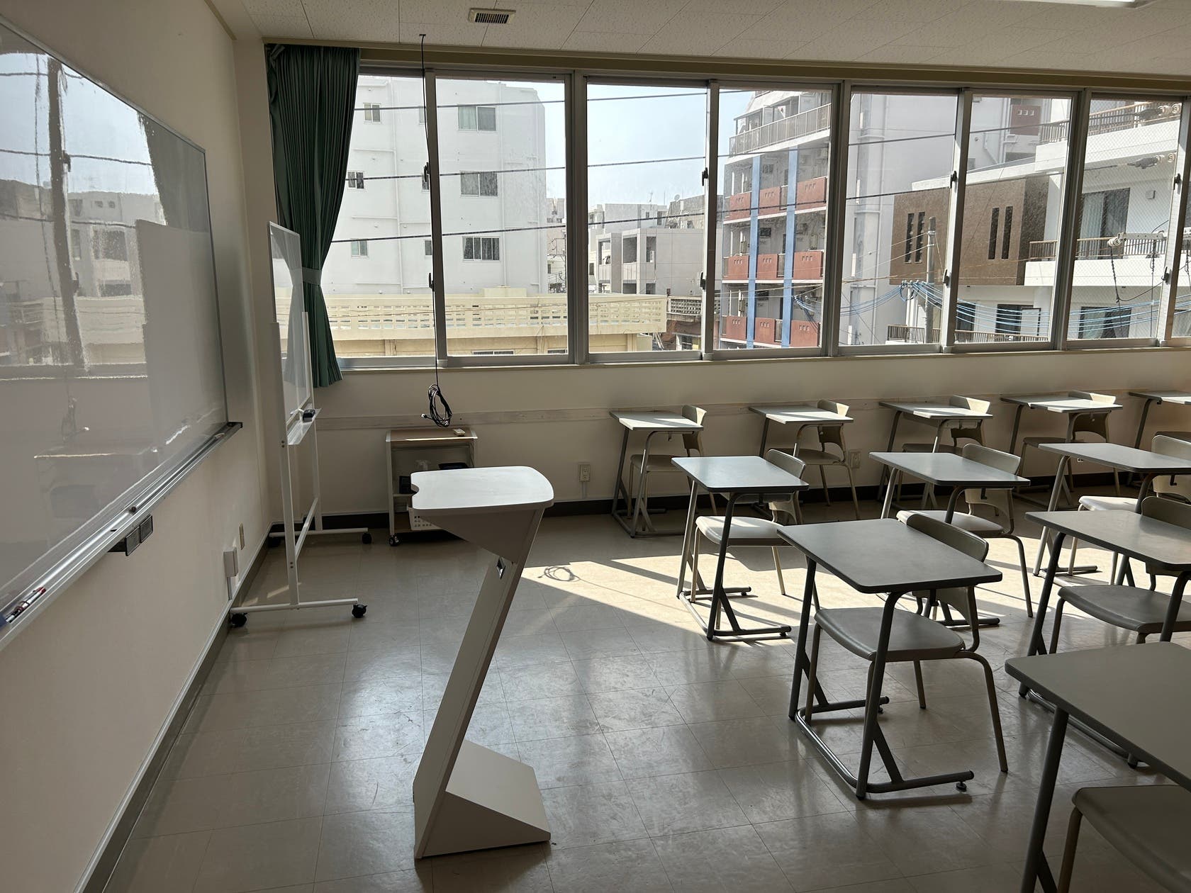 【旭橋駅徒歩5分】定員25＋α！プロジェクター含む備品・高速Wi-Fi無料！東町302会議室の写真15