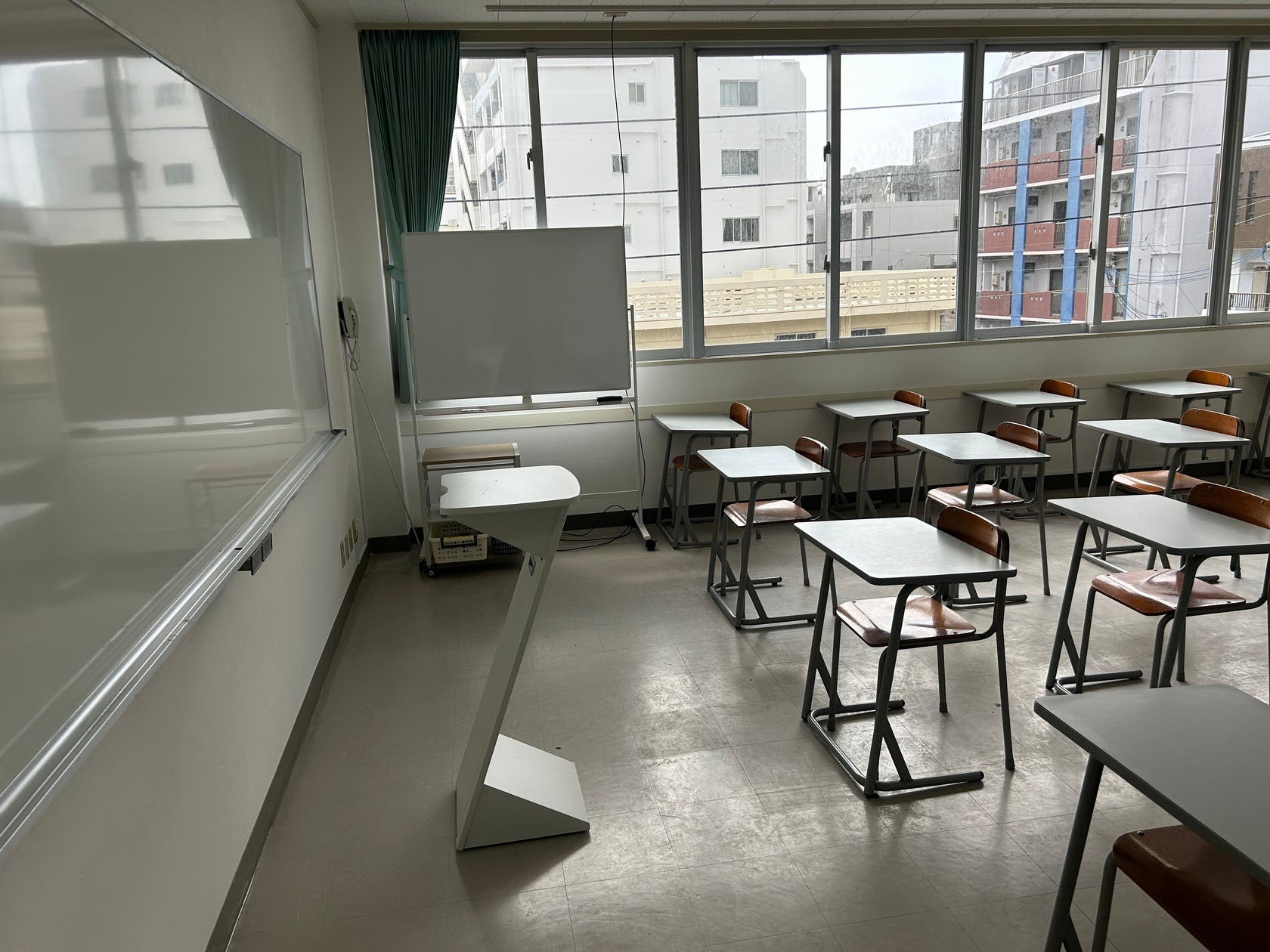 【旭橋駅徒歩5分】定員25＋α！プロジェクター含む備品・高速Wi-Fi無料！東町301会議室の写真13