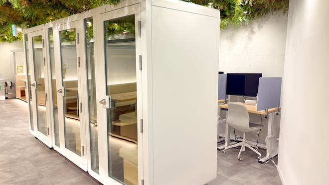 【新橋駅徒歩1分|24時間営業|5Sブース】高速Wi-Fi/31.5型モニター/充電/web商談・面接・MTG・テレワーク等の写真14