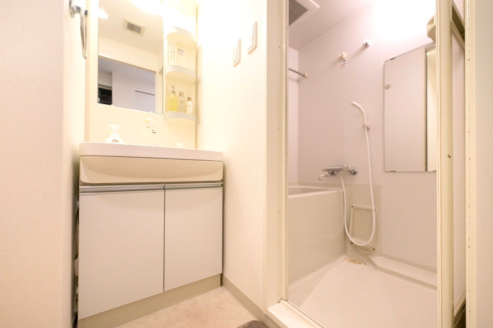 26.4月OPEN✨三ノ宮すぐ💕SNS映え💖 特別なデート👑/女子会や推し活も✨ラウンジ×高画質＆高音質シネマ体験✨🎥の写真17