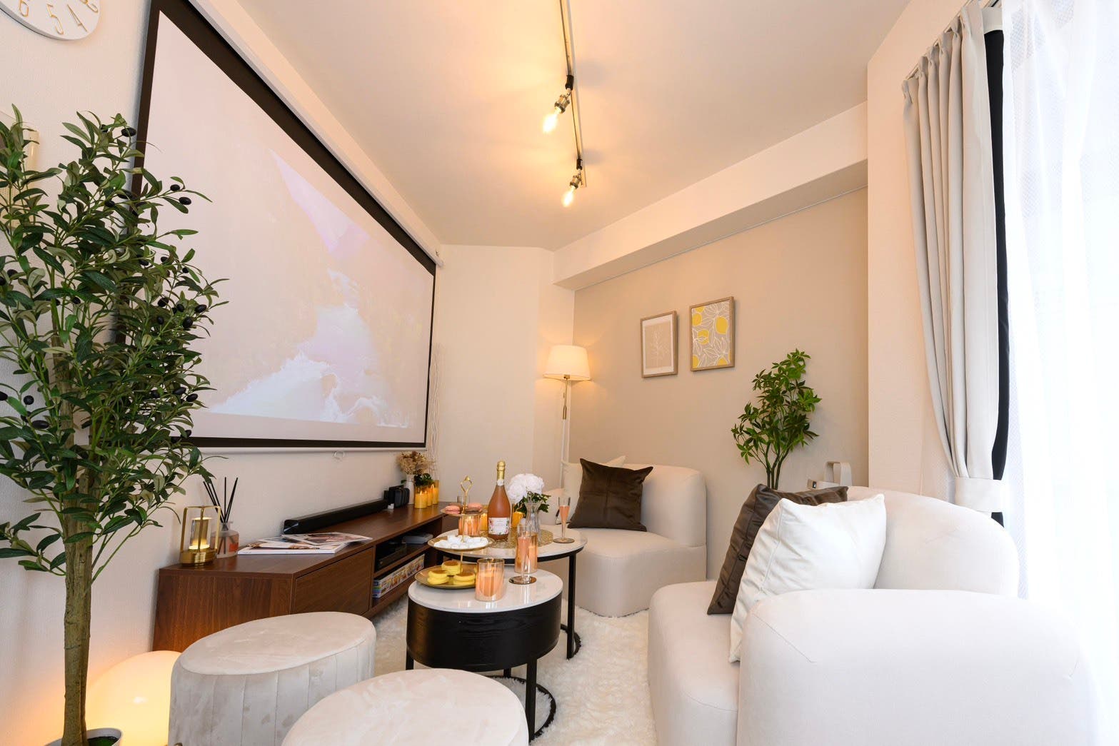 26.4月OPEN✨三ノ宮すぐ💕SNS映え💖 特別なデート👑/女子会や推し活も✨ラウンジ×高画質＆高音質シネマ体験✨🎥の写真3