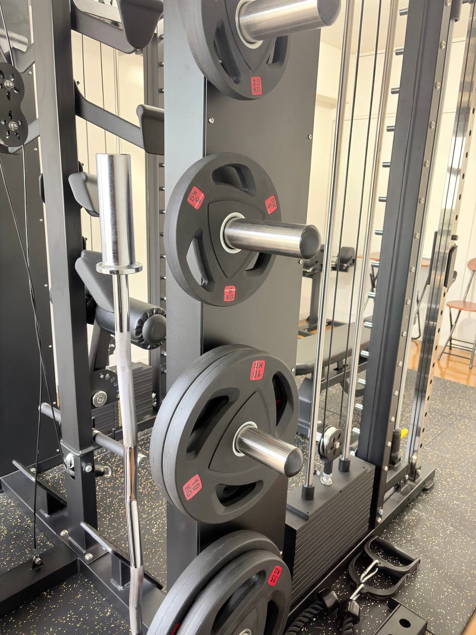 《外苑前駅徒歩6分》青山一等地にある清潔感あるレンタルジム　5in1ラック有　『レンタルジムGlitteR 南青山店ブースB』の写真4