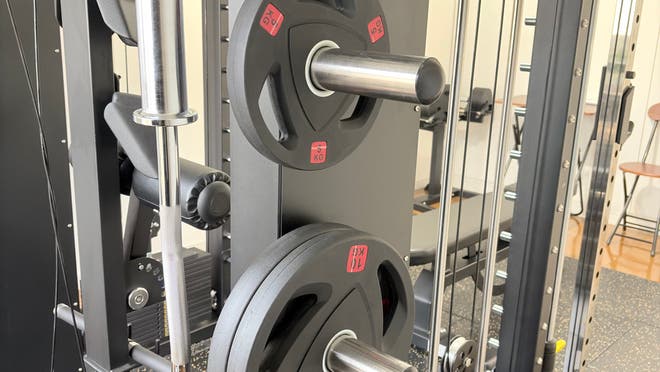 《外苑前駅徒歩6分》青山一等地にある清潔感あるレンタルジム 5in1ラック有 『レンタルジムGlitteR 南青山店ブースB』の写真4